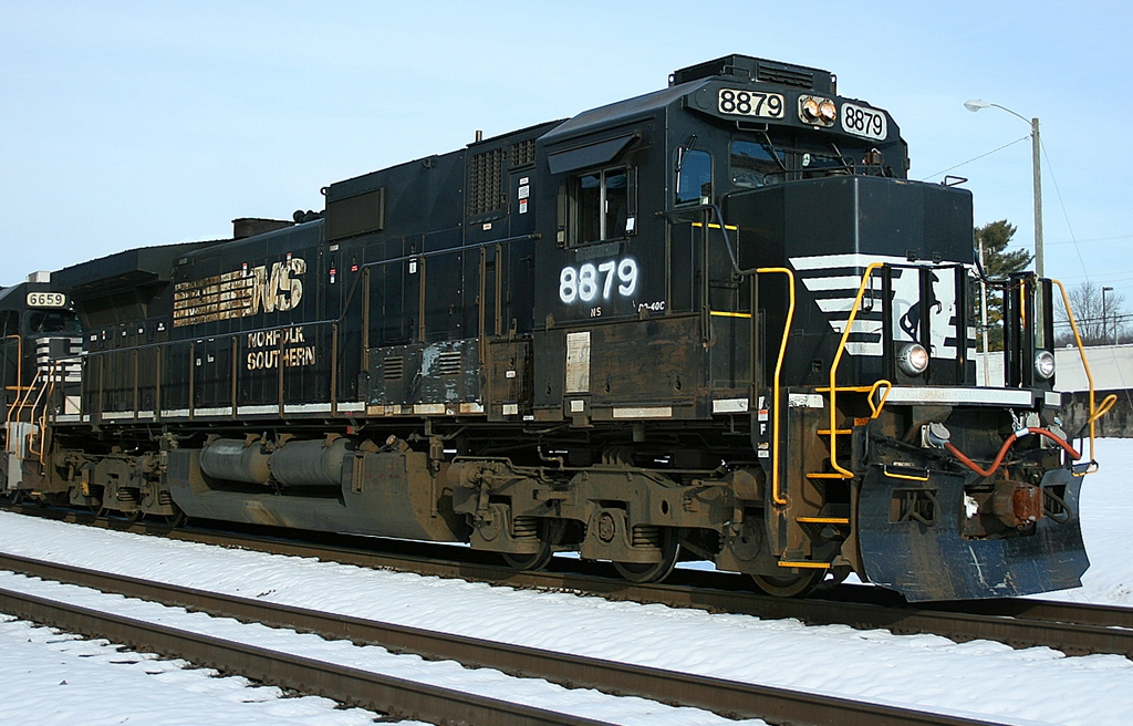 NS 8879